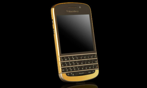 Only for the Rich: 24 Carat Gold Plated BlackBerry Q10 - Gizbot News