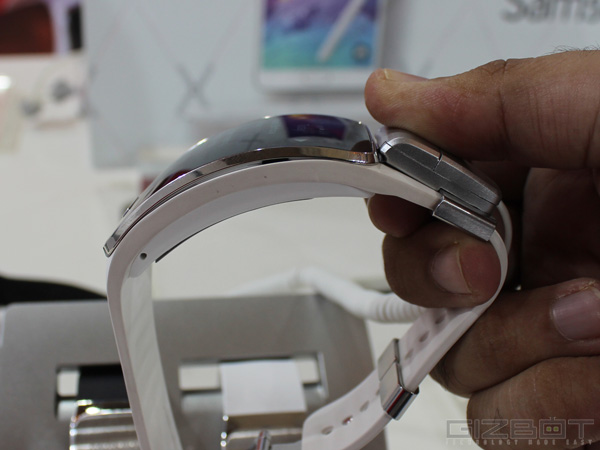 Samsung Gear S First Look: Close to Perfection, But Price Makes You ...