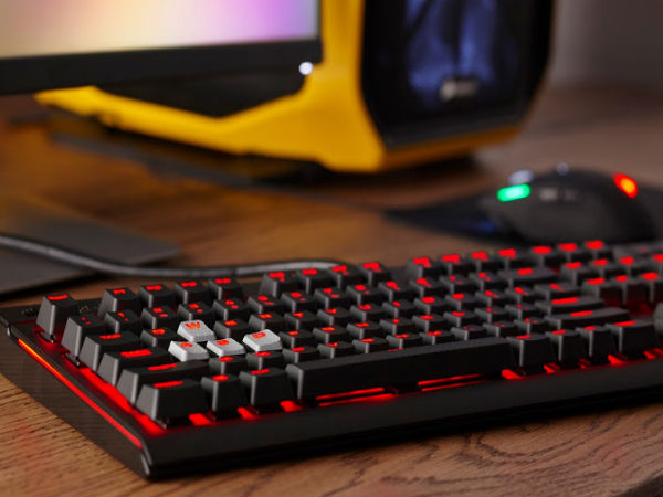 Computex 2015: Corsair mono-backlit mechanical gaming keyboard is now ...