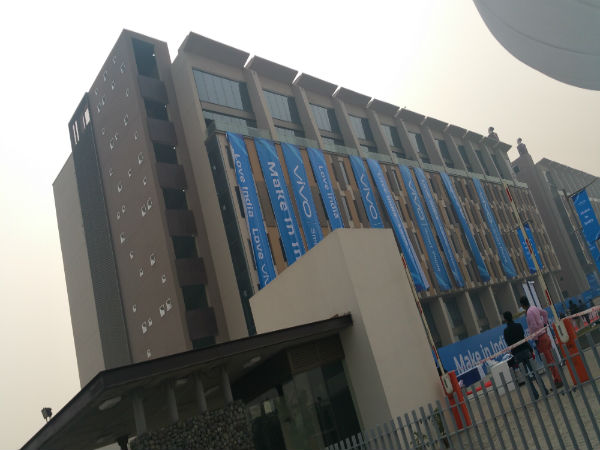 Vivo India manufacturing unit photo tour - Gizbot News