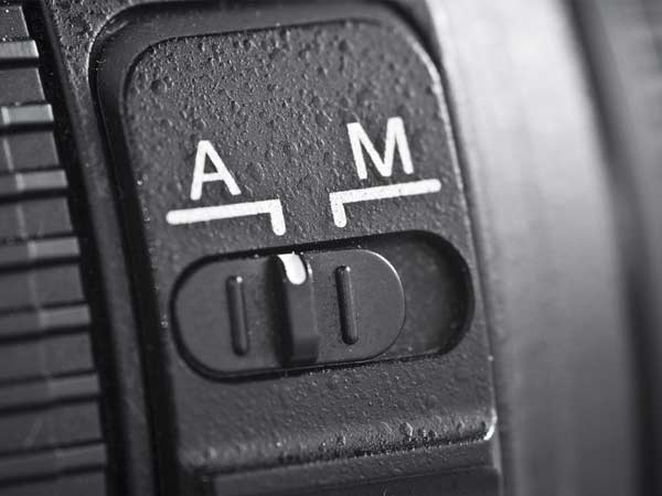 10 Mistakes That Are Draining Your DSLR Camera Battery Life - Gizbot News