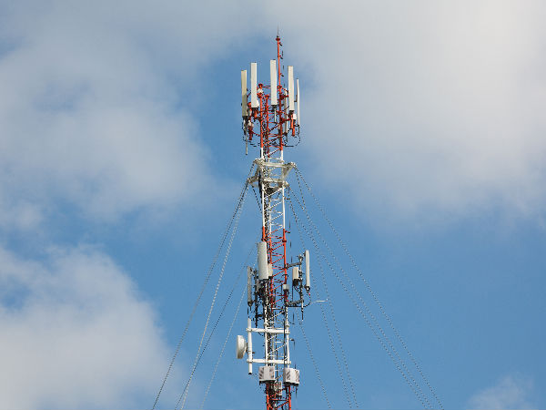 Telecom service providers roll out schemes for data users - Gizbot News
