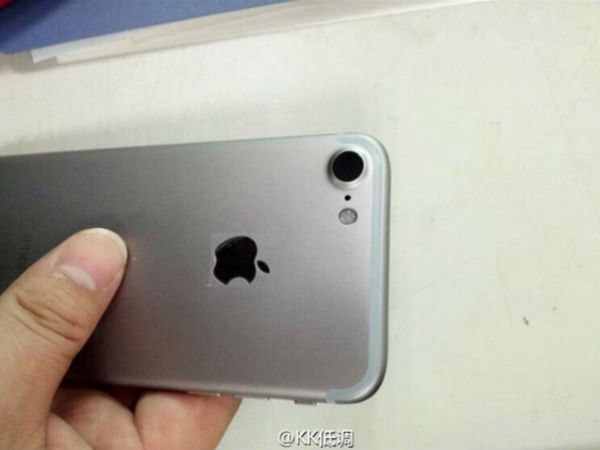 LEAKED: Real iPhone 7 with No Headphone Jack Spotted in Foxconn Factory ...