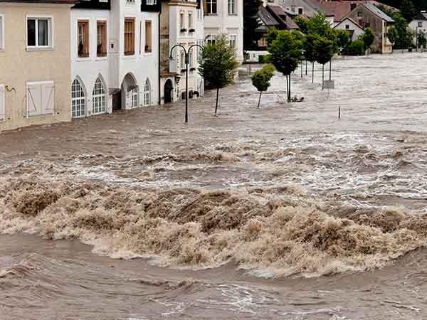 Cyclone Vardah: Downloading These Free Apps Can Protect You From the ...