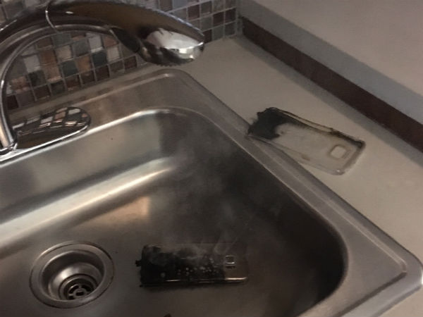 Galaxy S7 edge explodes while Samsung is prepping to launch Galaxy S8 ...