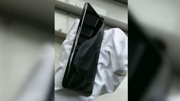 Huawei P20 live images show glass sandwich design with triple rear ...