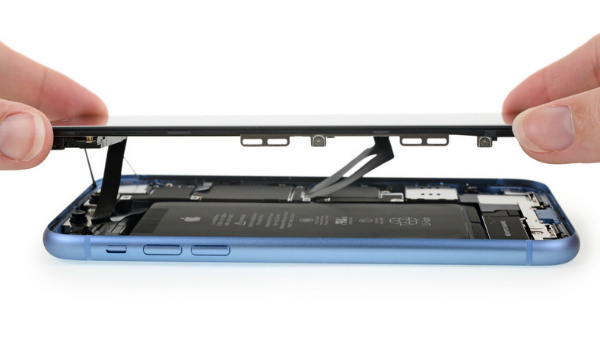 Apple iPhone XR is moderately repairable: Scores 6 out of 10 on iFixit ...