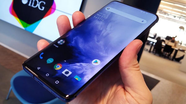 Smartphone Trends Of 2019: Full-Screen Display, Triple Camera setup, In ...