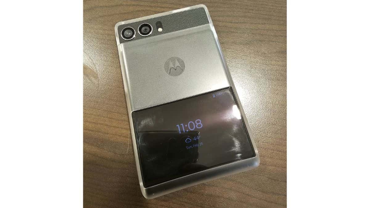 Motorola Unveils Rizr Rollable Concept Smartphone at MWC 2023 - Gizbot News