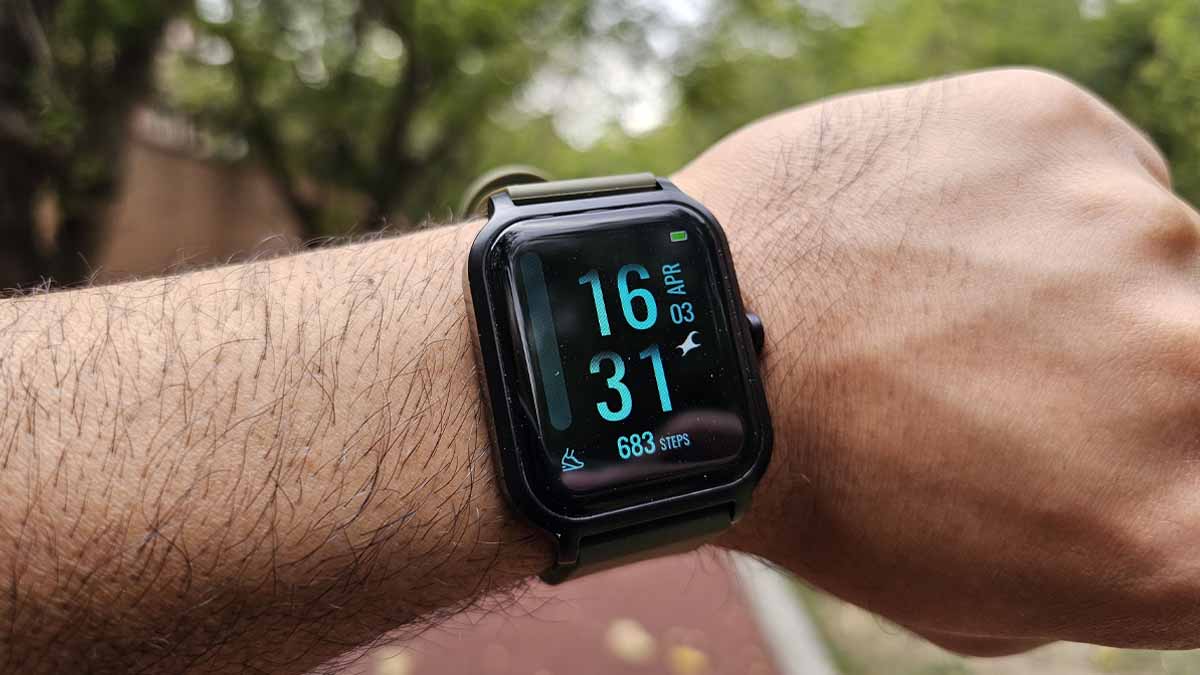 Fastrack Revoltt FS1: The Perfect Entry-Level Smartwatch? - Gizbot Reviews