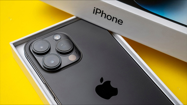 Report: iPhone 15 to Receive New Stacked Camera Sensor, iPhone 15 Pro ...