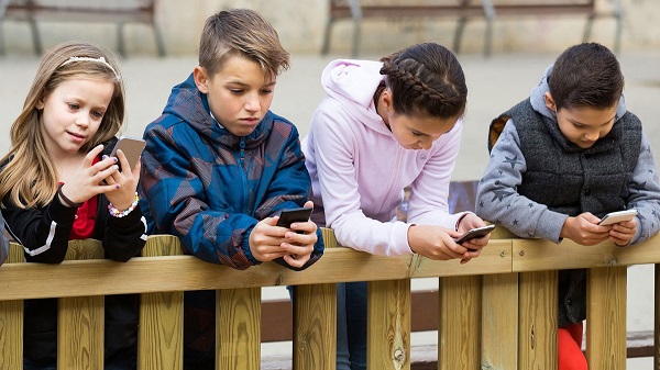 Smartphone Usage Limited To Just Two Hours Per Day: “Minor Mode” Will ...