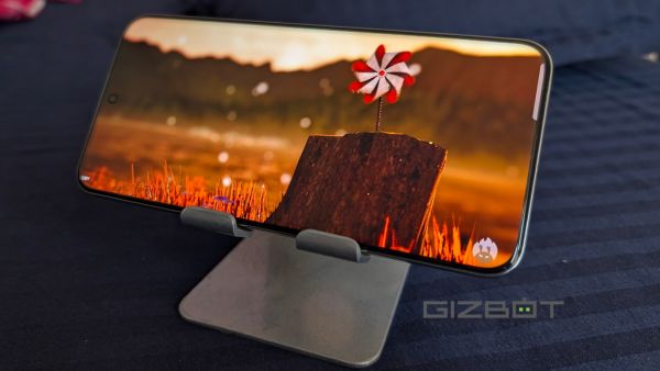 Realme P3 Ultra First Impressions: This Glow-in-the-Dark Phone Means ...