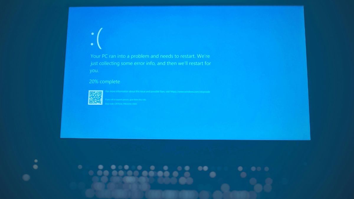Windows Says Goodbye to the Blue Screen of Death After 40 Years ...