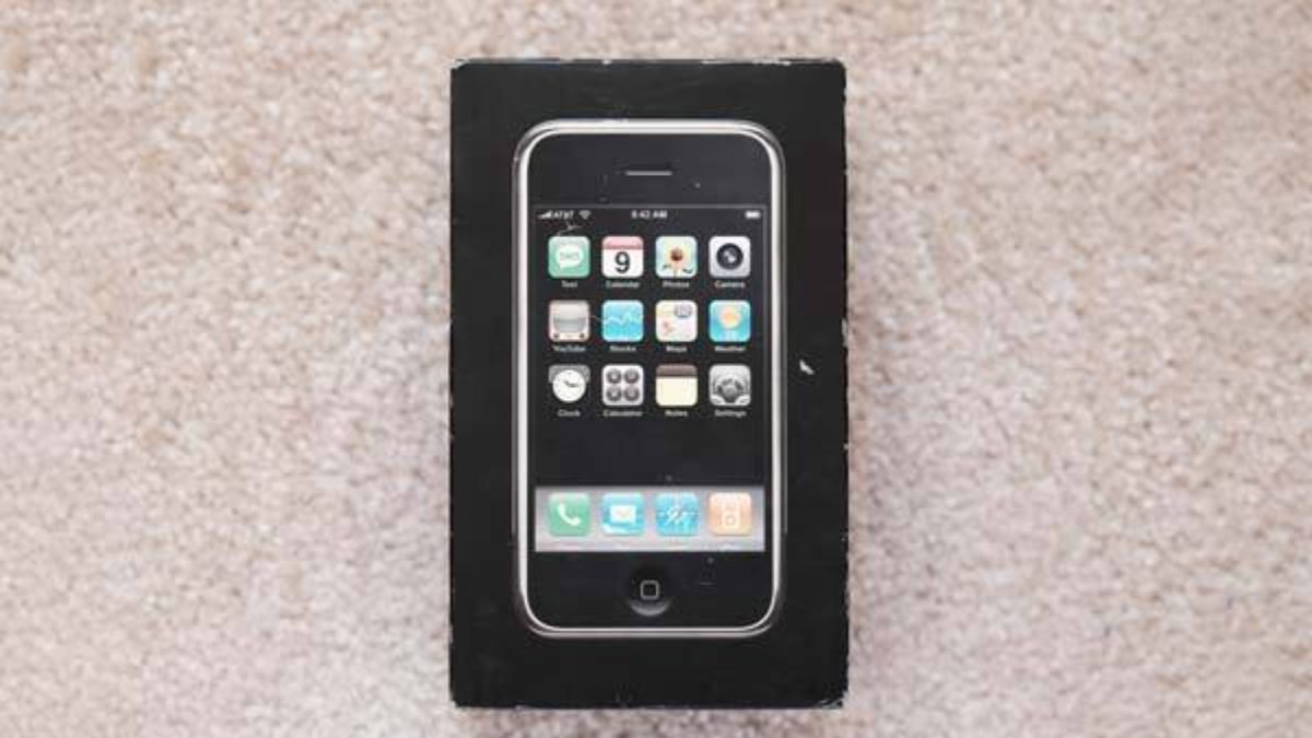 First iPhone Made in 2007 is For Sale Now, Here's How Much It Costs ...