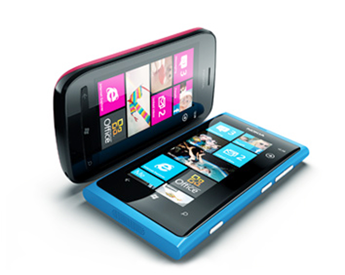 In Pics: Nokia Lumia 800 - Gizbot