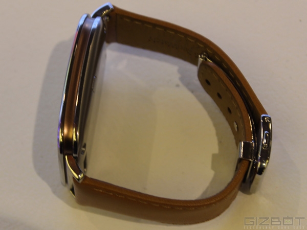 In Pics: Asus ZenWatch First Look - Gizbot