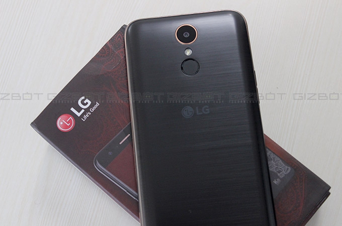 In Pics: LG K10 (2017) First Impressions - Gizbot