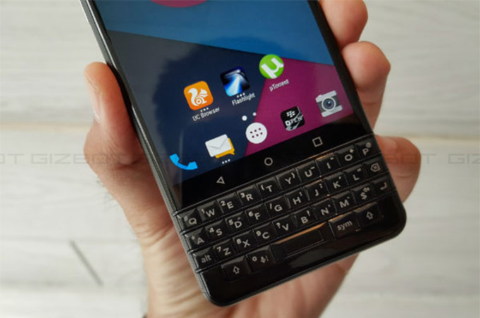 In Pics: BlackBerry KEYone First Impressions - Gizbot