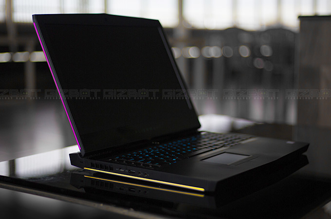 In Pics: NEW ALIENWARE 17 - Gizbot