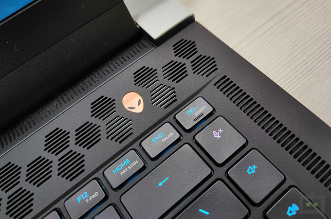 In Pics: Alienware x15 R2 Review - Gizbot