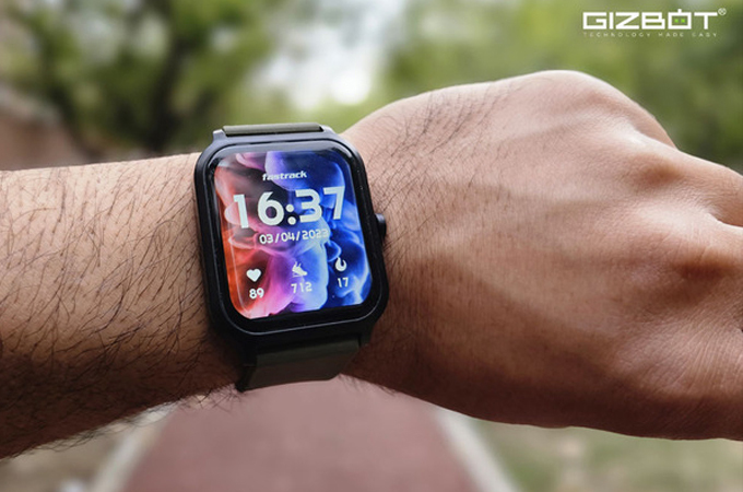 In Pics: Fastrack Revoltt FS1 - Gizbot