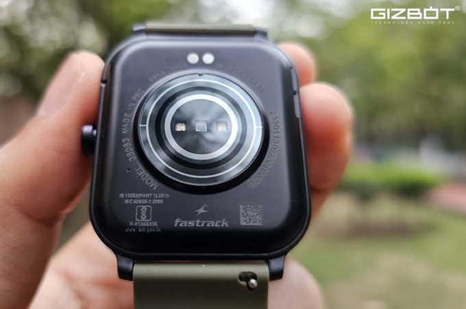In Pics: Fastrack Revoltt FS1 - Gizbot