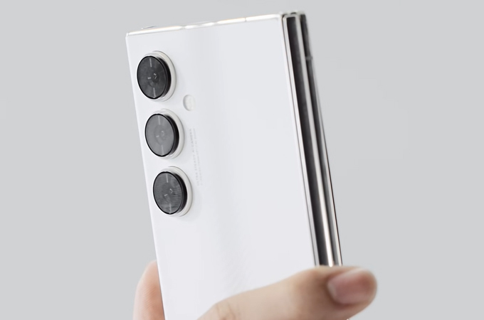 In Pics: Tecno Showcases Phantom Ultimate 2 Tri Fold Concept Phone at ...