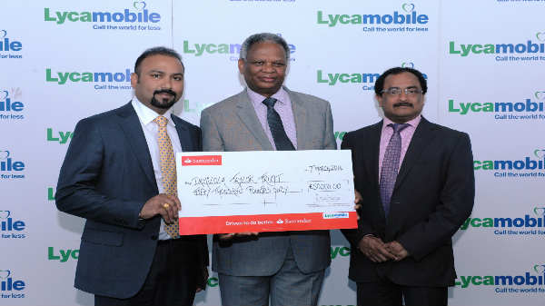 ஹோட்டல் சர்வர், சிம், ரீசார்ஜ் கார்டு விற்ற லைக்கா உரிமையாளர் கதை ...