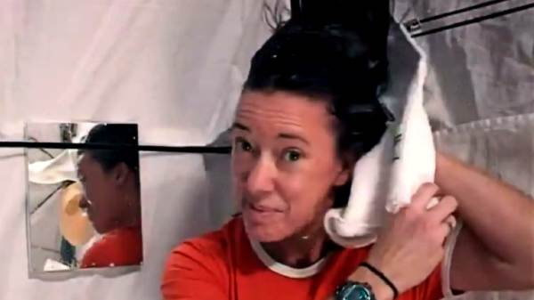 This Is How NASA Astronauts Get Haircut in Space Salon Aboard The ...