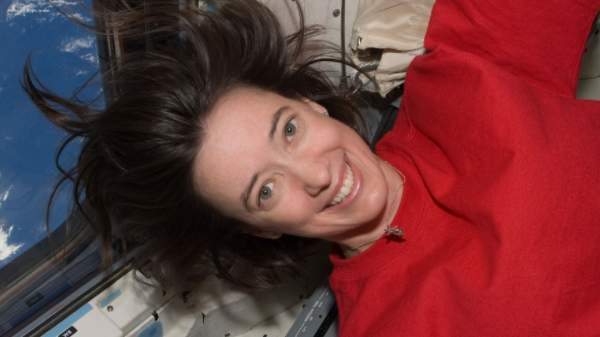 This Is How NASA Astronauts Get Haircut in Space Salon Aboard The ...