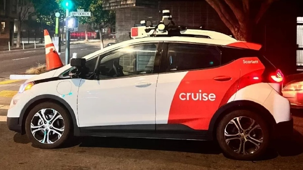 டிரைவர் இல்லாமல் தெருக்களில் சுற்றும் ரோபோ டாக்ஸிகள்! | Revolt Against ...