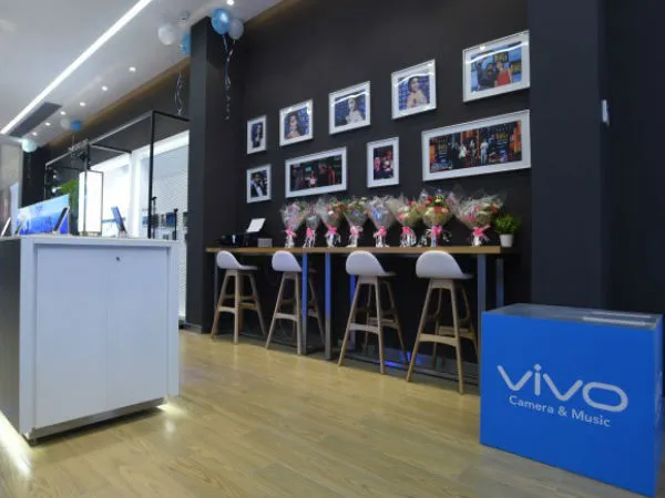 Vivo opens its first experience center in India - Gizbot News